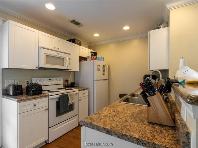 1725 Harvey Mitchell Pkwy S, Unit 412, College Station, TX 77840 | MLS #25012