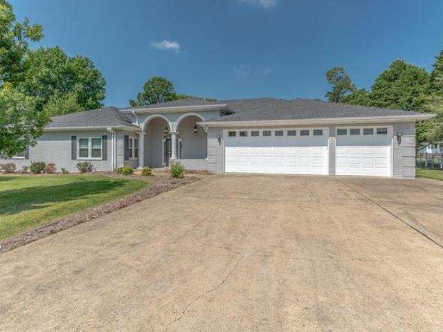 1725 Paragould Dr, Jonesboro, AR 72405