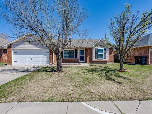 1725 Queensbury Dr, Moore, OK 73160