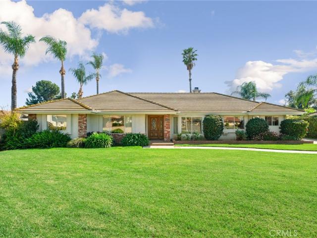 1725 S Elderberry