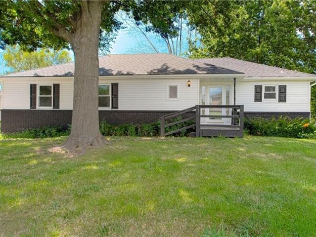 1725 S Kiowa Dr, Olathe, KS 66062