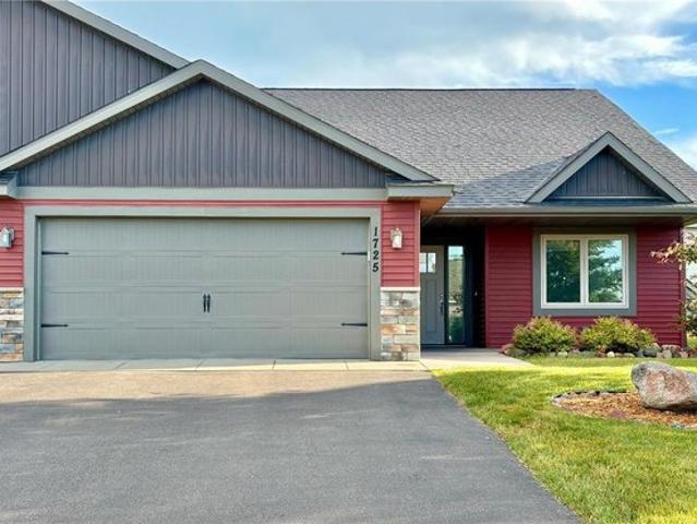 1725 Squirrel Way, New Richmond, WI 54017