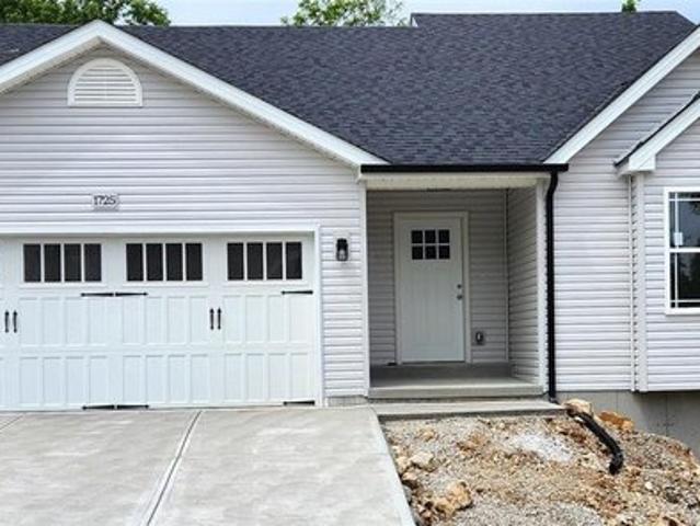1725 Twelve Oaks Pl, Pevely, MO 63070
