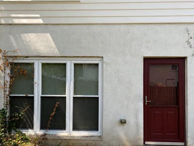 1725 W Bancroft Lane