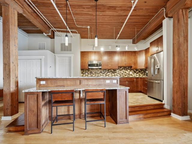1725 W North Avenue # 402