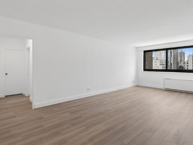 1725 York Avenue, Unit 17G