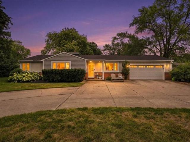 17265 Country Ln, Brookfield, WI 53045