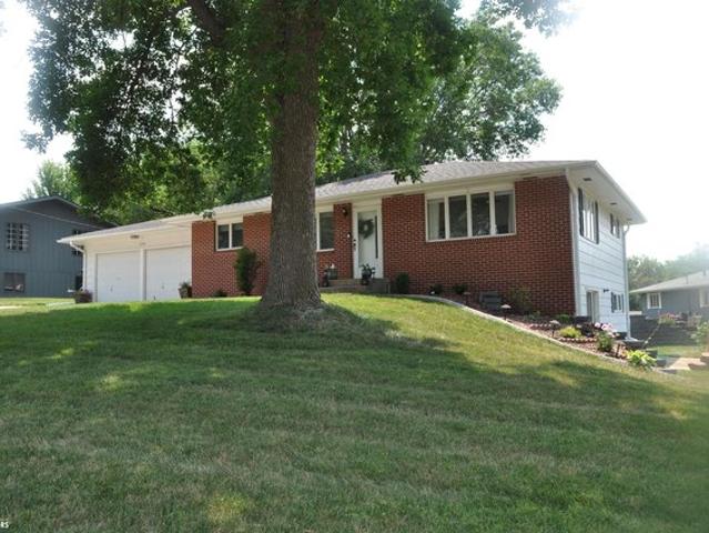 1726 Marcella Heights Dr, Carroll, IA 51401