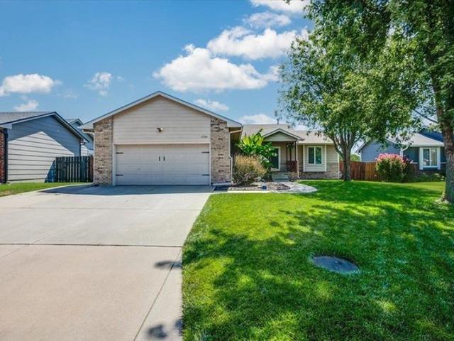 1726 N Prairie Run Cir, Mulvane, KS 67110