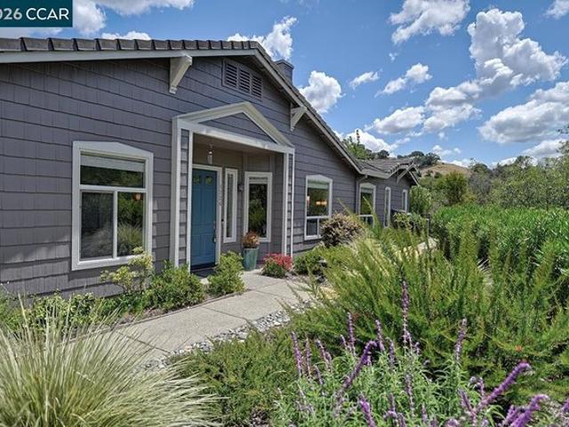 1726 Comstock Dr, Walnut Creek, CA 94595