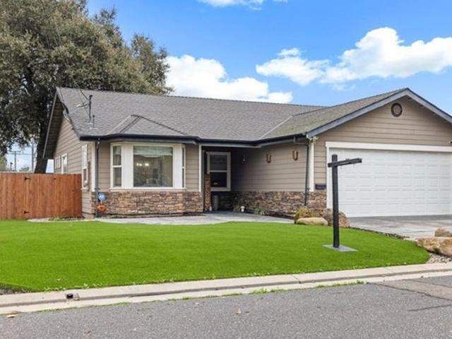 1726 Gwendolyn Ave, Escalon, CA 95320