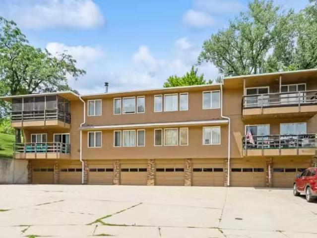 1726 PIKES PEAK CT NE, CEDAR RAPIDS, IA 52402 Condo/Townhome F.