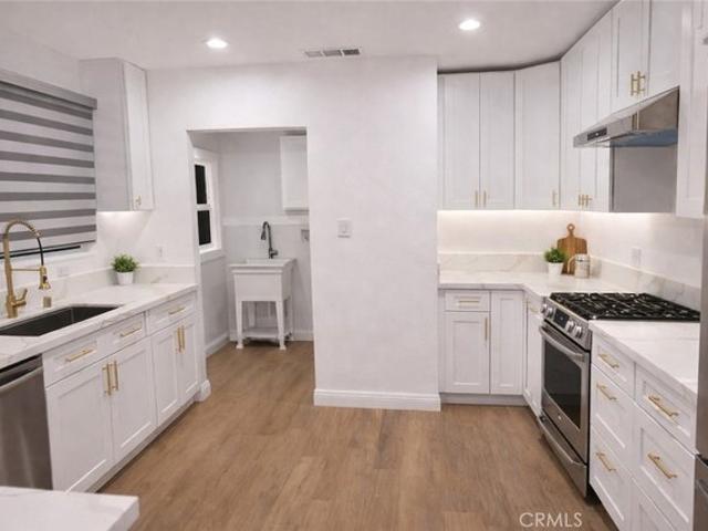 1726 W 52nd St, Los Angeles, CA 90062