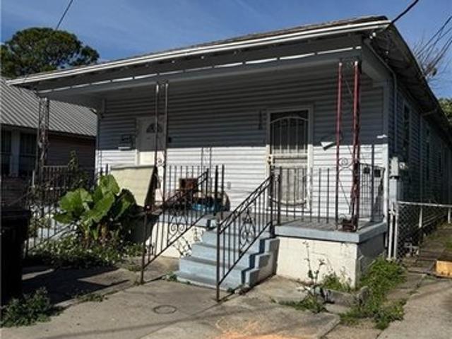 1726 28 Lesseps St, New Orleans, LA 70117
