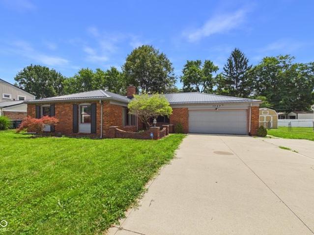 1727 Oakwood Dr, Anderson, IN 46011