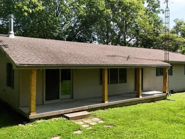 1727 County Highway 1, Geff, IL 62842