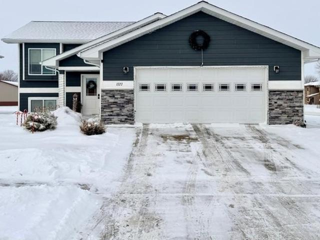 1727 Grand Ave, Worthington, MN 56187
