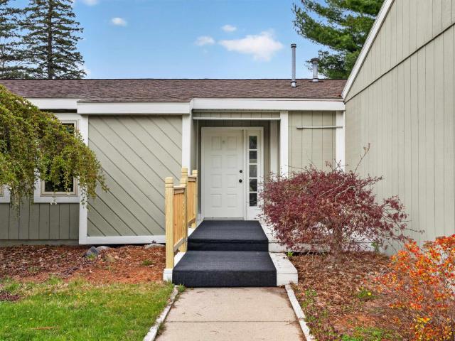 1727 Linksview Way