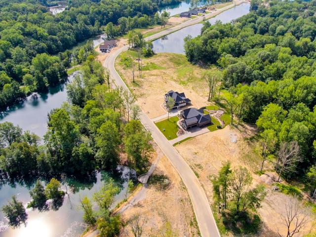 1727 Victoria Woods, Boonville, IN 47601 | Compass