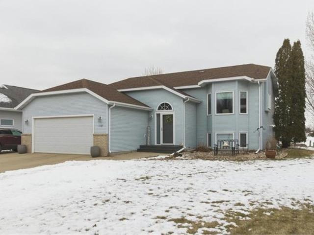 1727 37th Ave S, Fargo, ND 58104