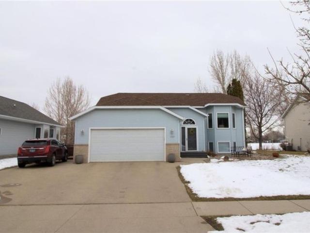 1727 37th Ave S, Fargo, ND 58104