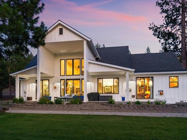 17281 Lake Shore Dr, Weed, CA 96094