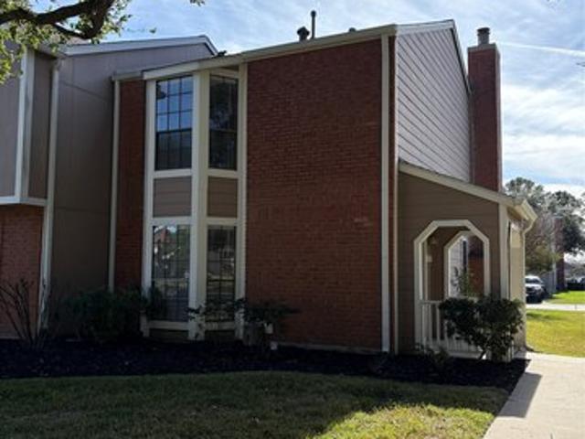 17281 Saturn Ln, Houston, TX 77058