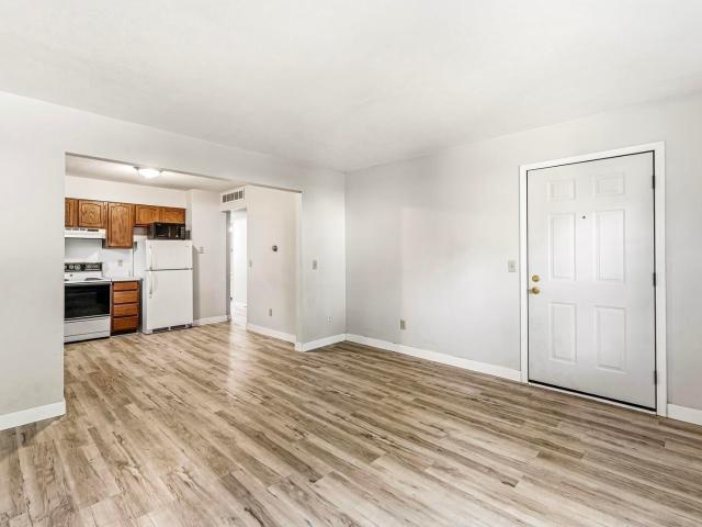 1728 C 1 Manor Haus Court
