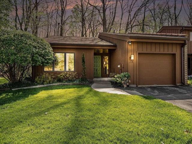 1728 W North Shore Dr, South Bend, IN 46617