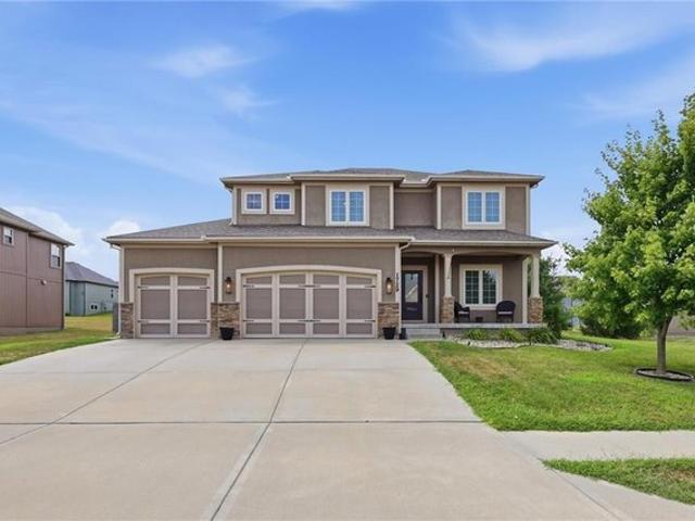 1729 Cambridge Cir, Kearney, MO 64060