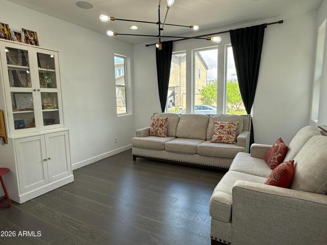 1729 W Myrna Lane