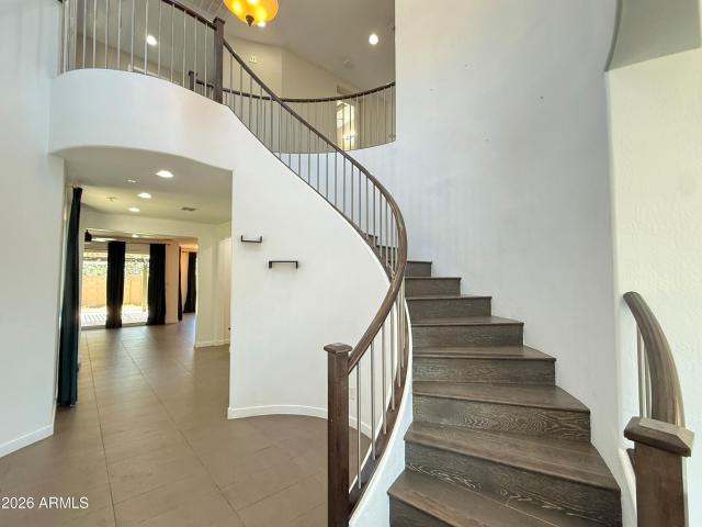 1729 W Myrna Lane