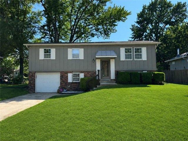 1729 W Normandy Dr, Olathe, KS 66061