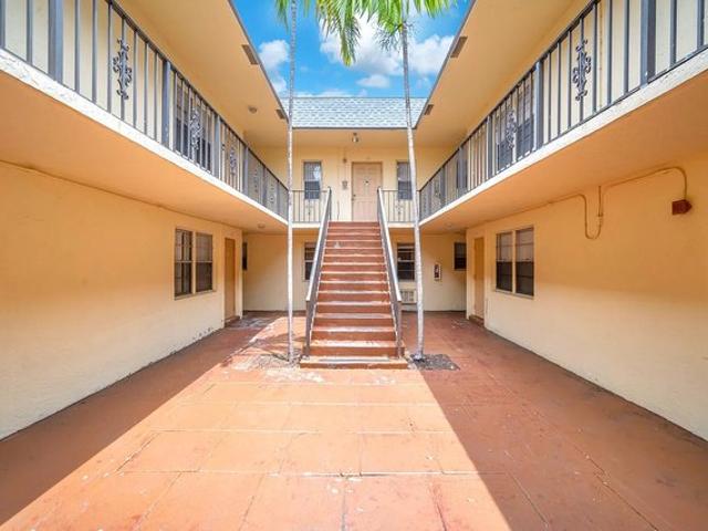 1720 NW 37th St, Oakland Park, FL 33309