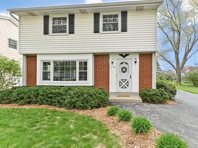 1720 N 117th St, Wauwatosa, WI 53226