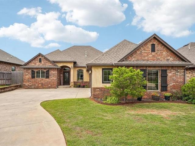 1720 NE 25th St, Moore, OK 73160