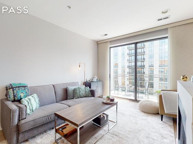 1720 Oak Ave 703, Evanston, IL