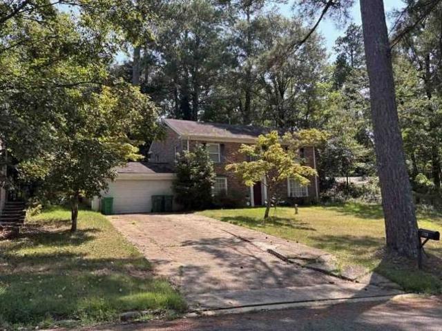1720 Forrest Hill Dr, Columbus, MS 39701