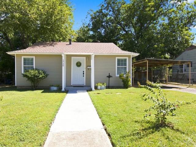 1720 Glenn Dr, Blue Mound, TX 76131