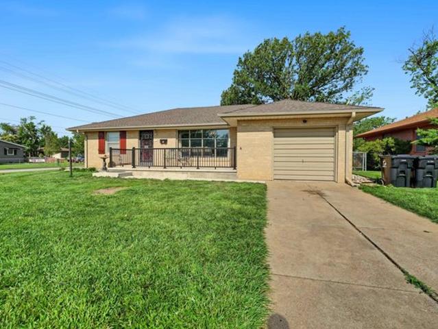 1720 Lewis Ave, Salina, KS 67401