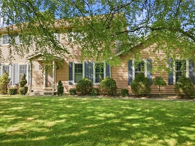 1720 Susan Ct, Hermitage, PA 16148