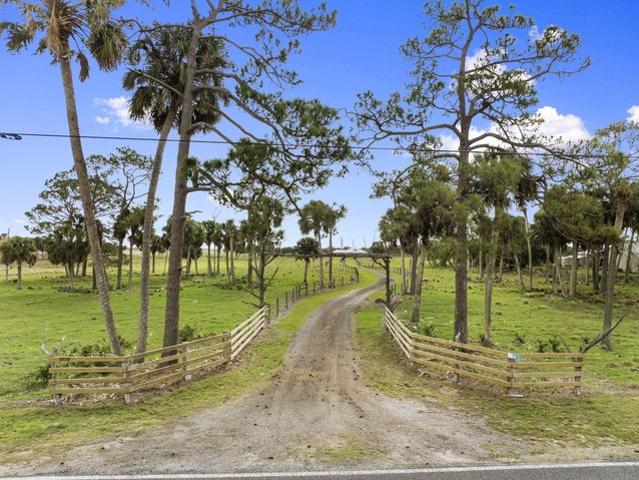 1720 S Brocksmith Rd, Fort Pierce, FL 34945