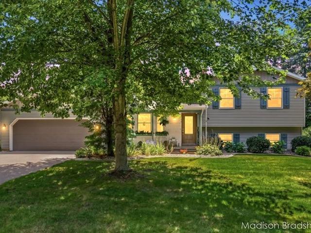 1720 Scott Creek Dr NE, Belmont, MI 49306