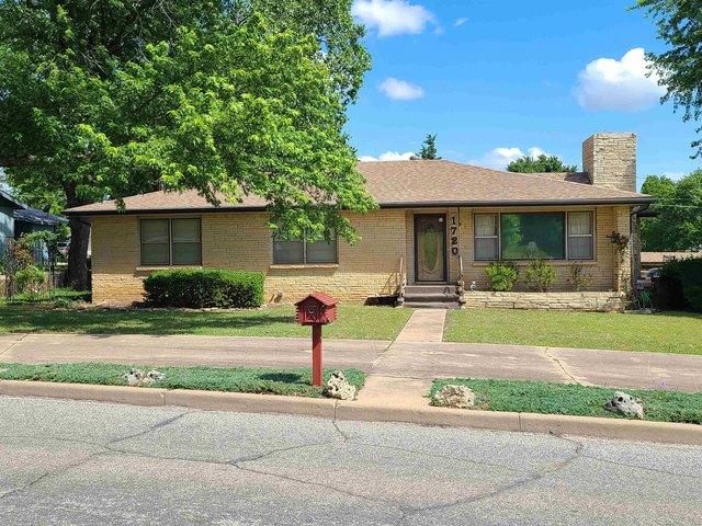 1720 Simpson Ave, Winfield, KS 67156