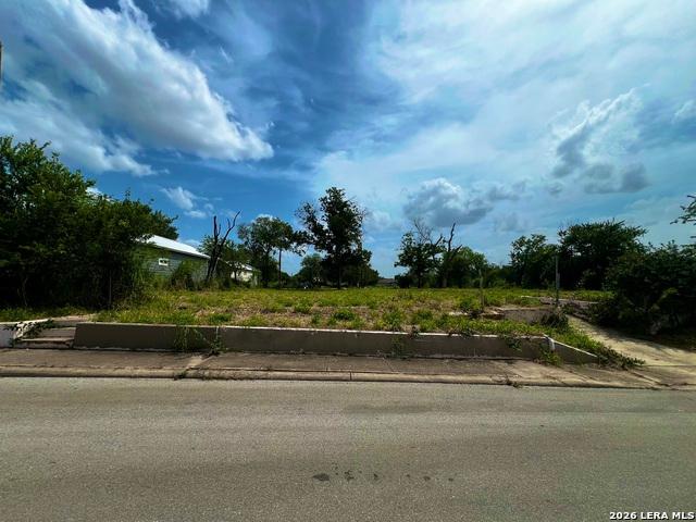 1720 W Salinas