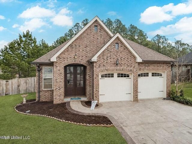 17213 Palm Ridge Dr, D'Iberville, MS 39540