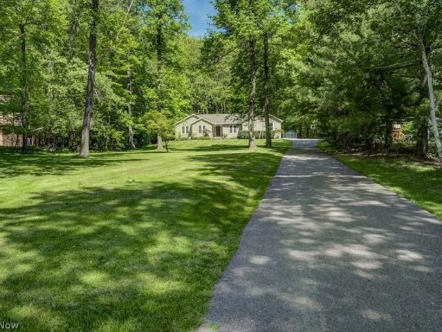 17212 Wood Acre Trl, Chagrin Falls, OH 44023