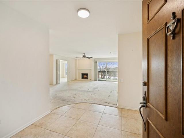 1721 Mission Hills Rd Apt 406, Northbrook, IL 60062