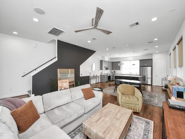 1721 Eado Point Lane