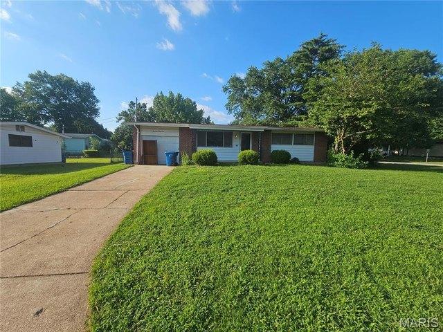 1721 Emery Dr, Saint Louis, MO 63136
